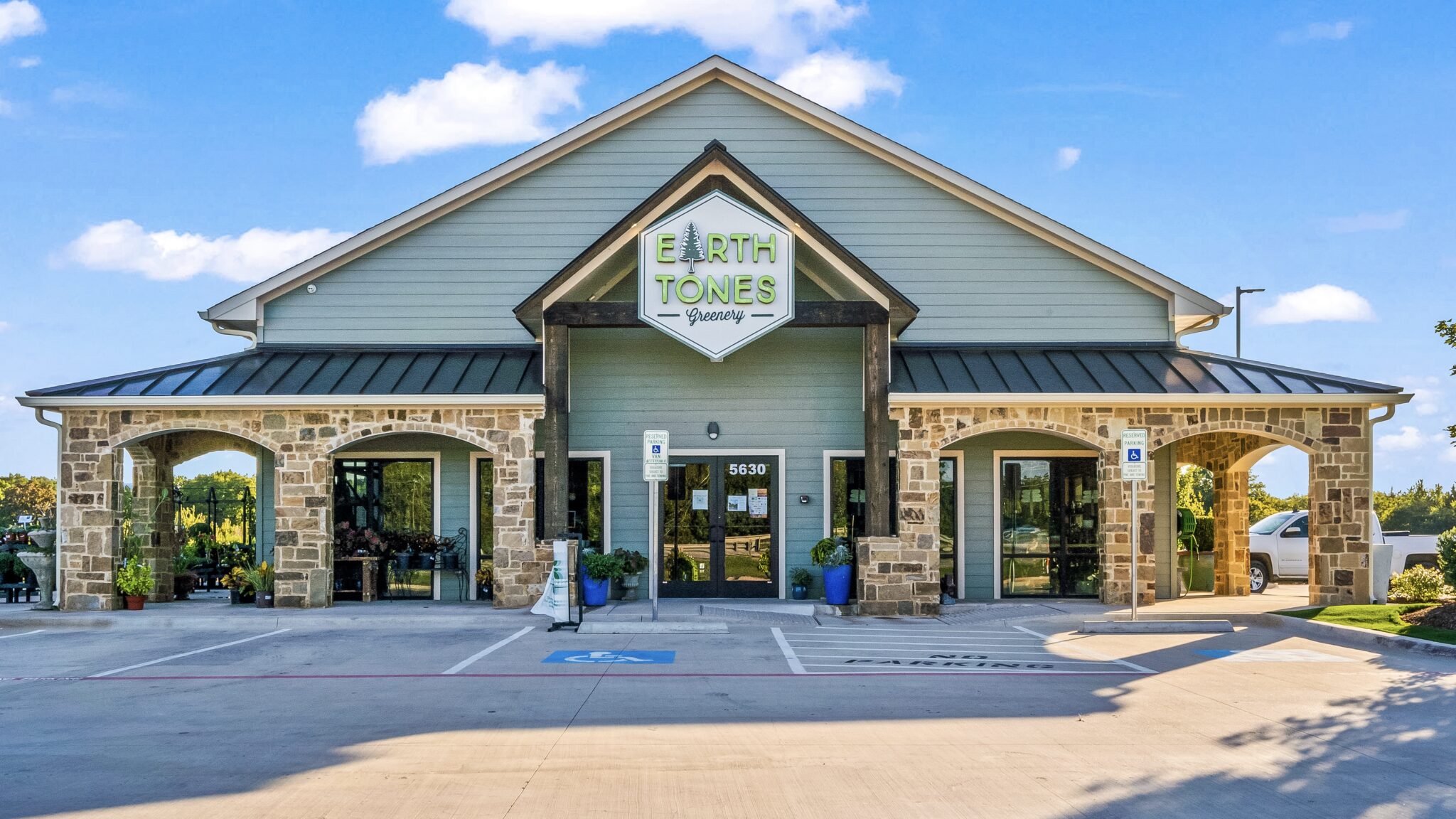 Residential Greenery & Landscape Installation – Earthtones Companies