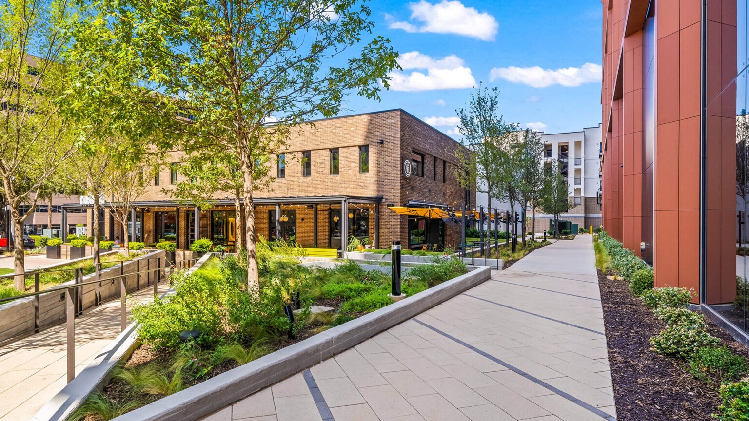 Commercial Landscape Construction – Earthtones Companies